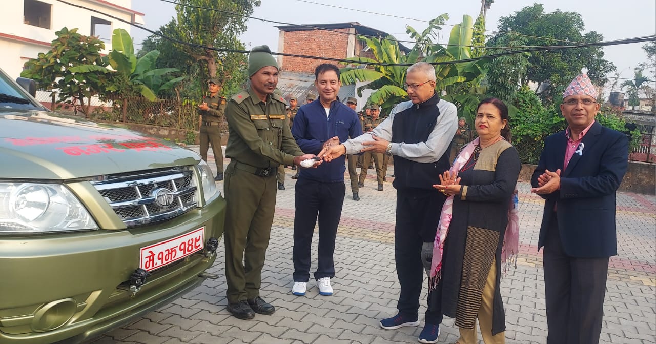 नगर प्रहरीलाई सवारी साधन प्रदान - Mero Mechinagar